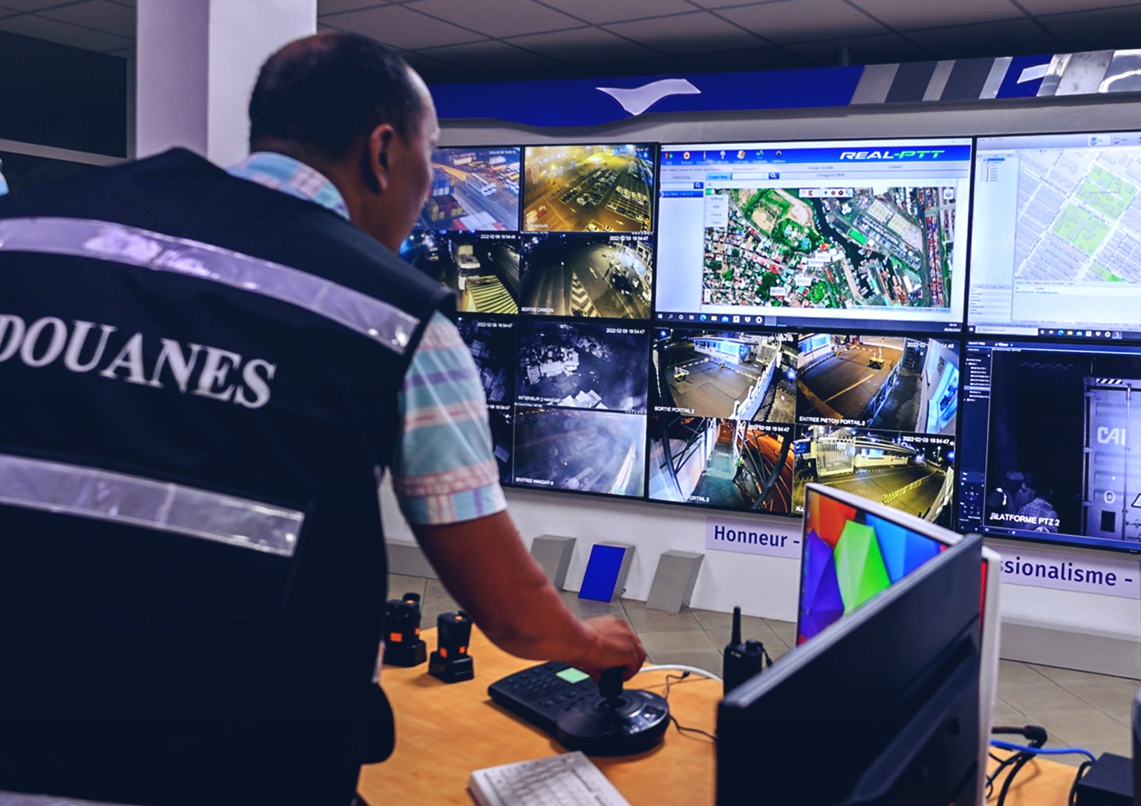 Objectif stratégique 2 : TRANSFORMER LE CONTRÔLE DOUANIER, MOBILISER ...